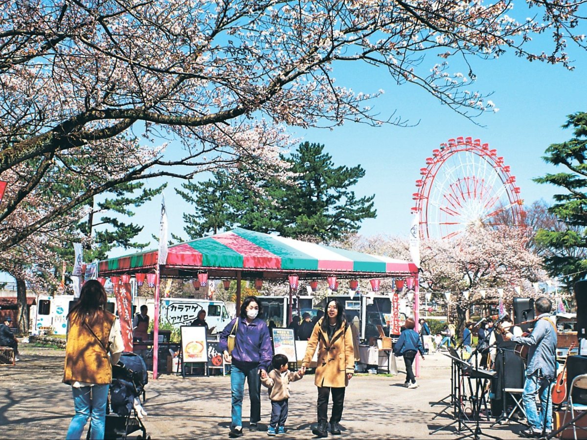 家族連れ、花見ゆったり 魚津・みらパークに飲食14店並ぶ｜北日本新聞webunプラス