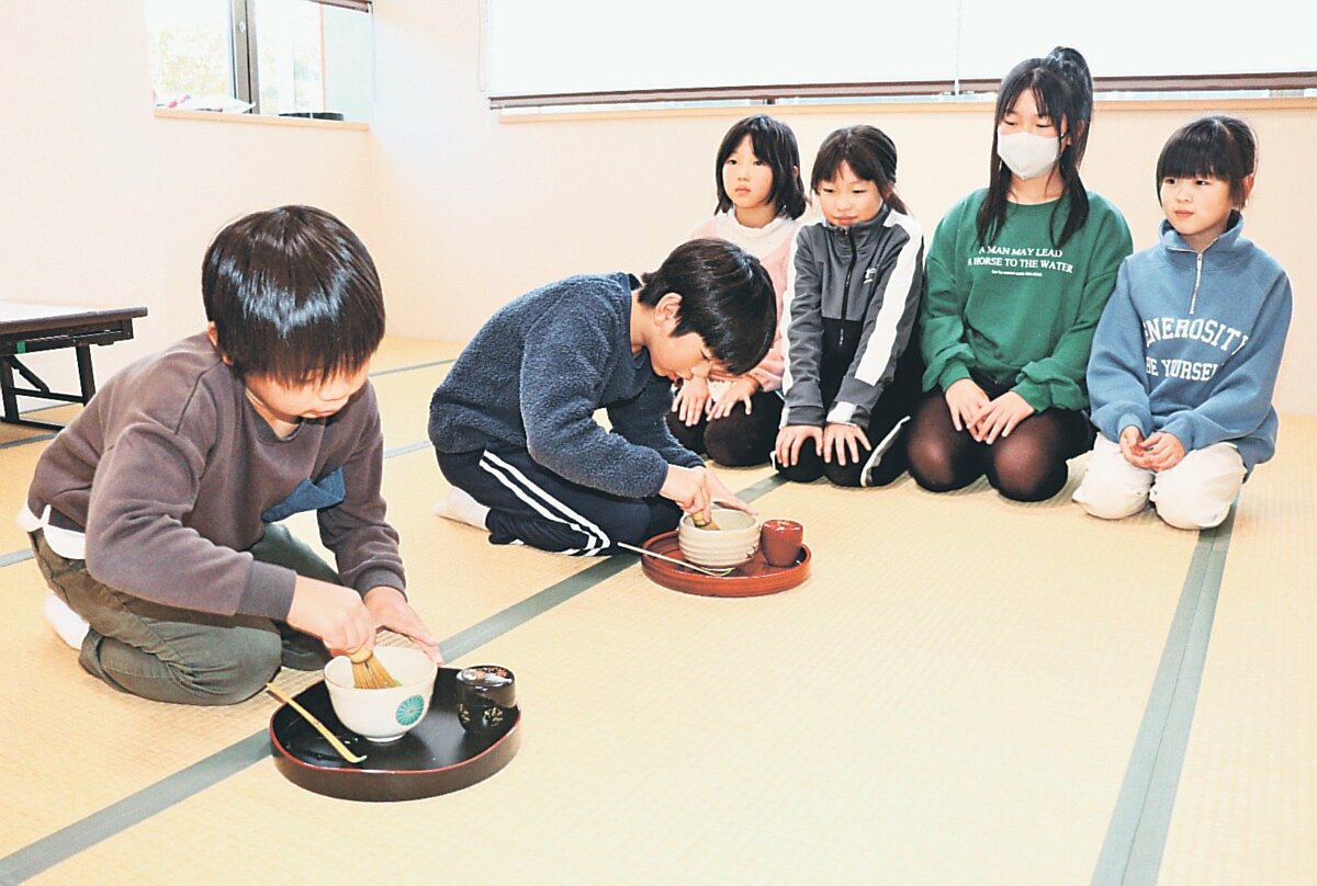 心込めた一服どうぞ 富山・姉倉比売神社で24日茶会、児童がお点前練習｜北日本新聞webunプラス