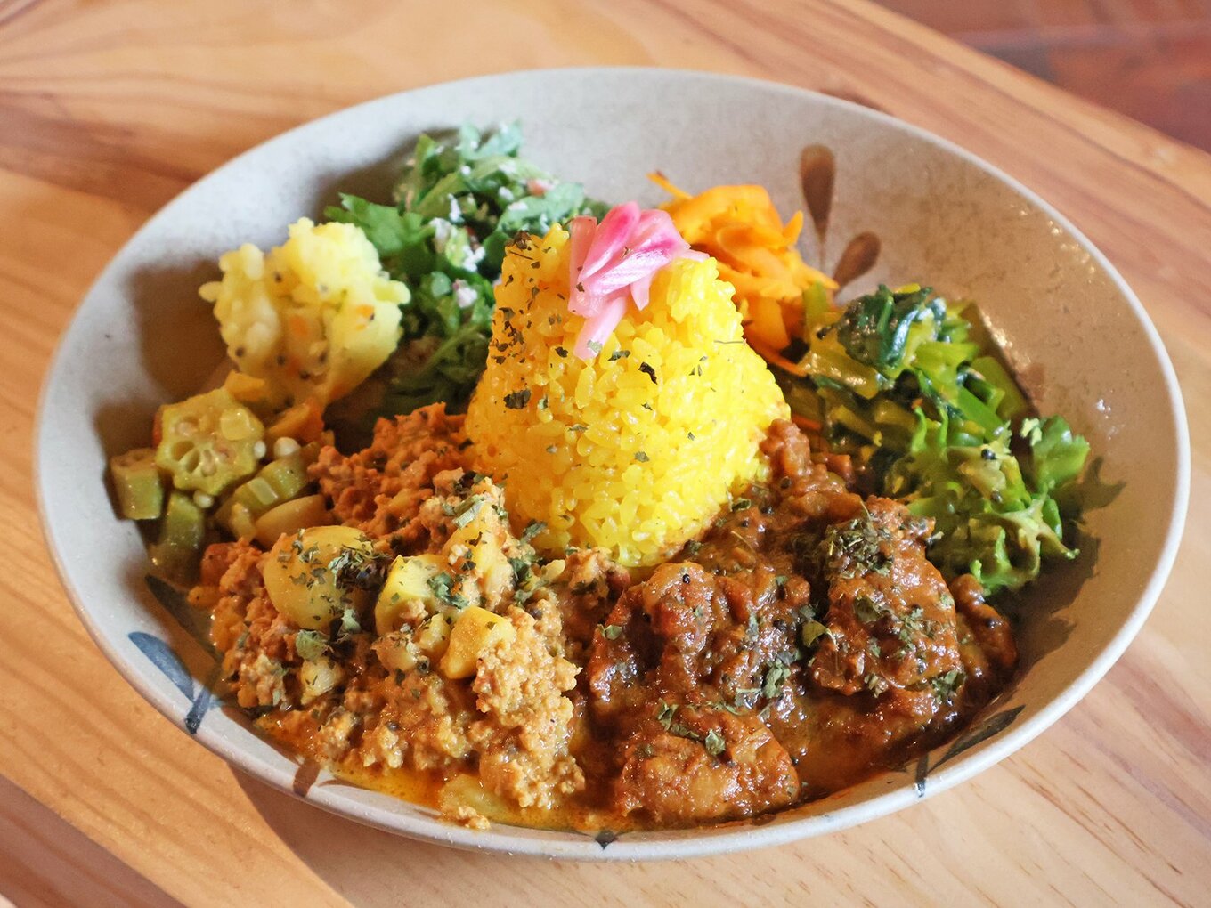 【注目の店】野菜たっぷり体喜ぶスパイスカレー「くろねこ3（さん）」（南砺市）｜北日本新聞webunプラス