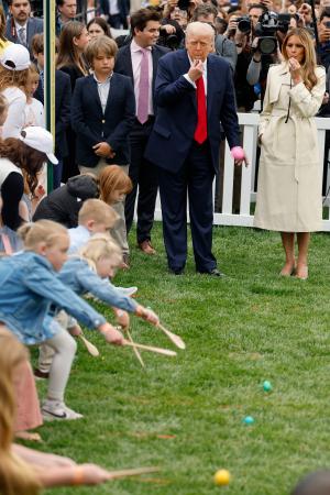 ホワイトハウスで卵転がし｜北日本新聞webunプラス