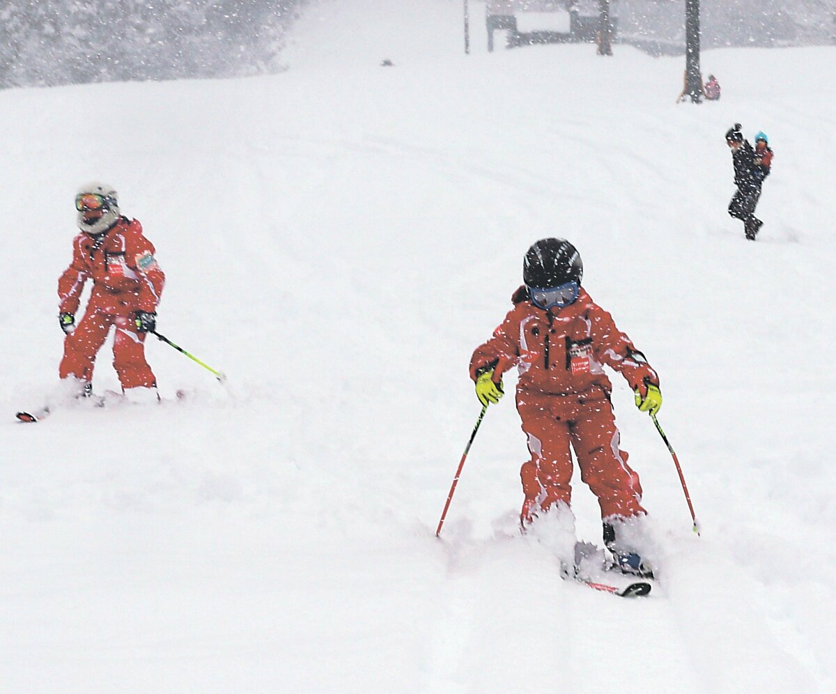 待ってた！初滑り最高 あわすのスキー場（富山）プレオープン、安全祈願祭も｜北日本新聞webunプラス