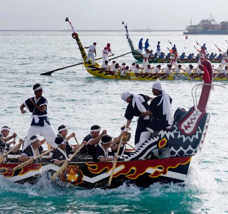 手こぎで速さ競い豊漁祈願｜北日本新聞webunプラス