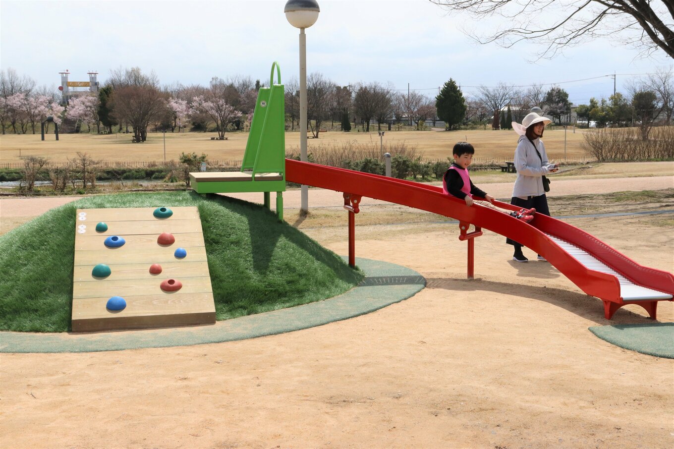 新設のインクルーシブ遊具5基を詳しく紹介！【高岡おとぎの森公園】幼児ゾーンリニューアル コノコト｜北日本新聞webunプラス