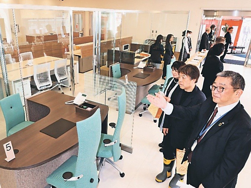 新本店・本部オフィス、3月3日オープン 氷見伏木信金内覧会｜北日本新聞webunプラス