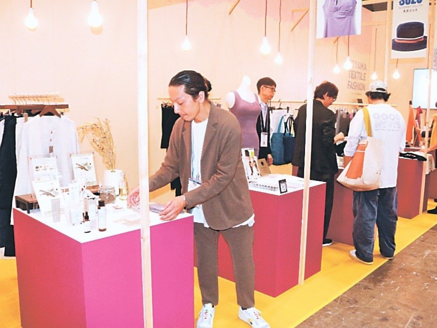 独自技術や新製品PR、県繊維協5社とYKKが出展 都内でファッション展示会｜北日本新聞webunプラス