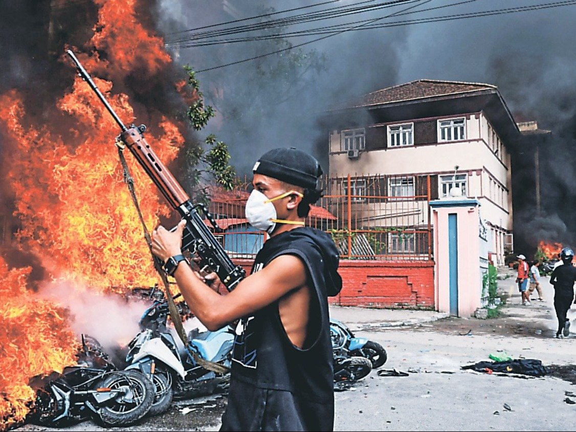 ネパール中枢に放火 25人が死亡 首都に兵士、首相辞任でも混乱｜北日本新聞webunプラス