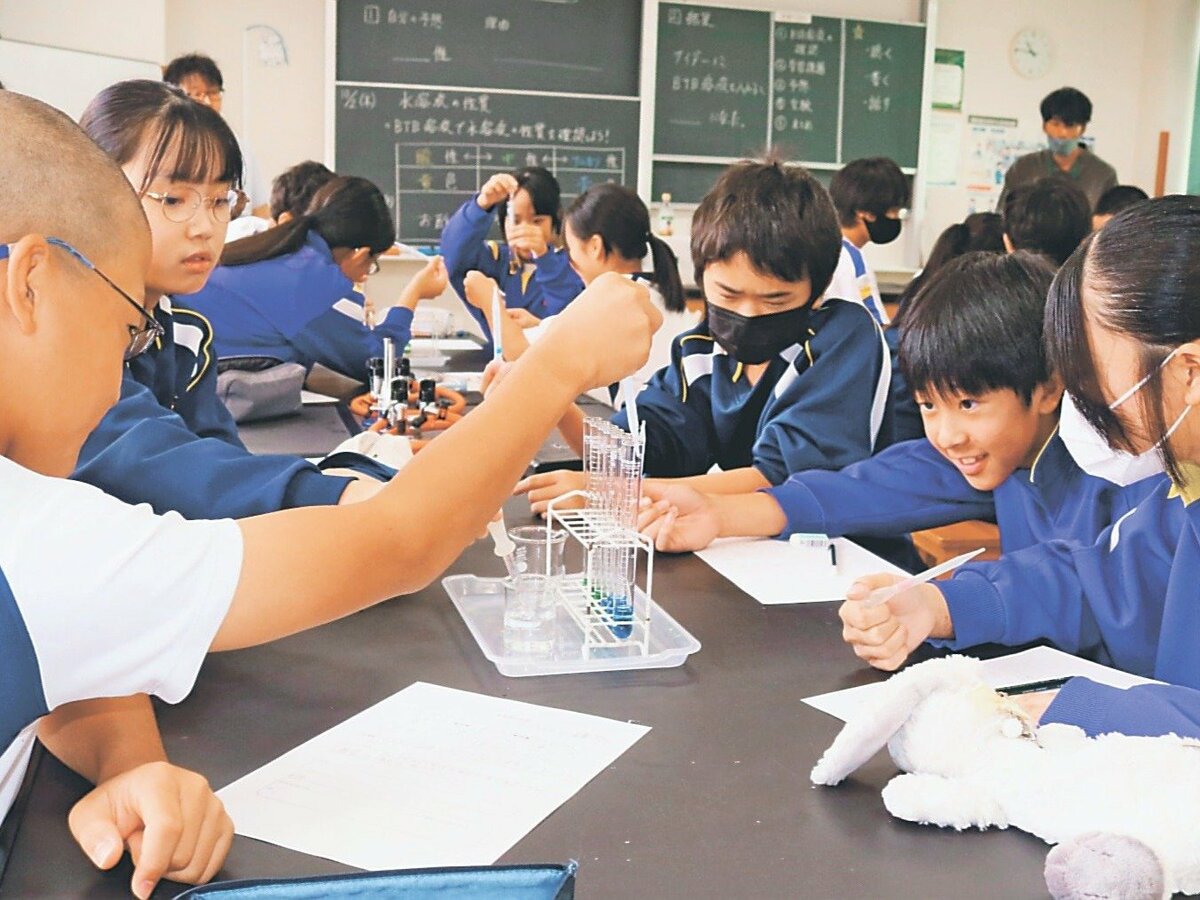 中学校ってどんなところ？ 朝日の小6児童65人が体験入学｜北日本新聞webunプラス