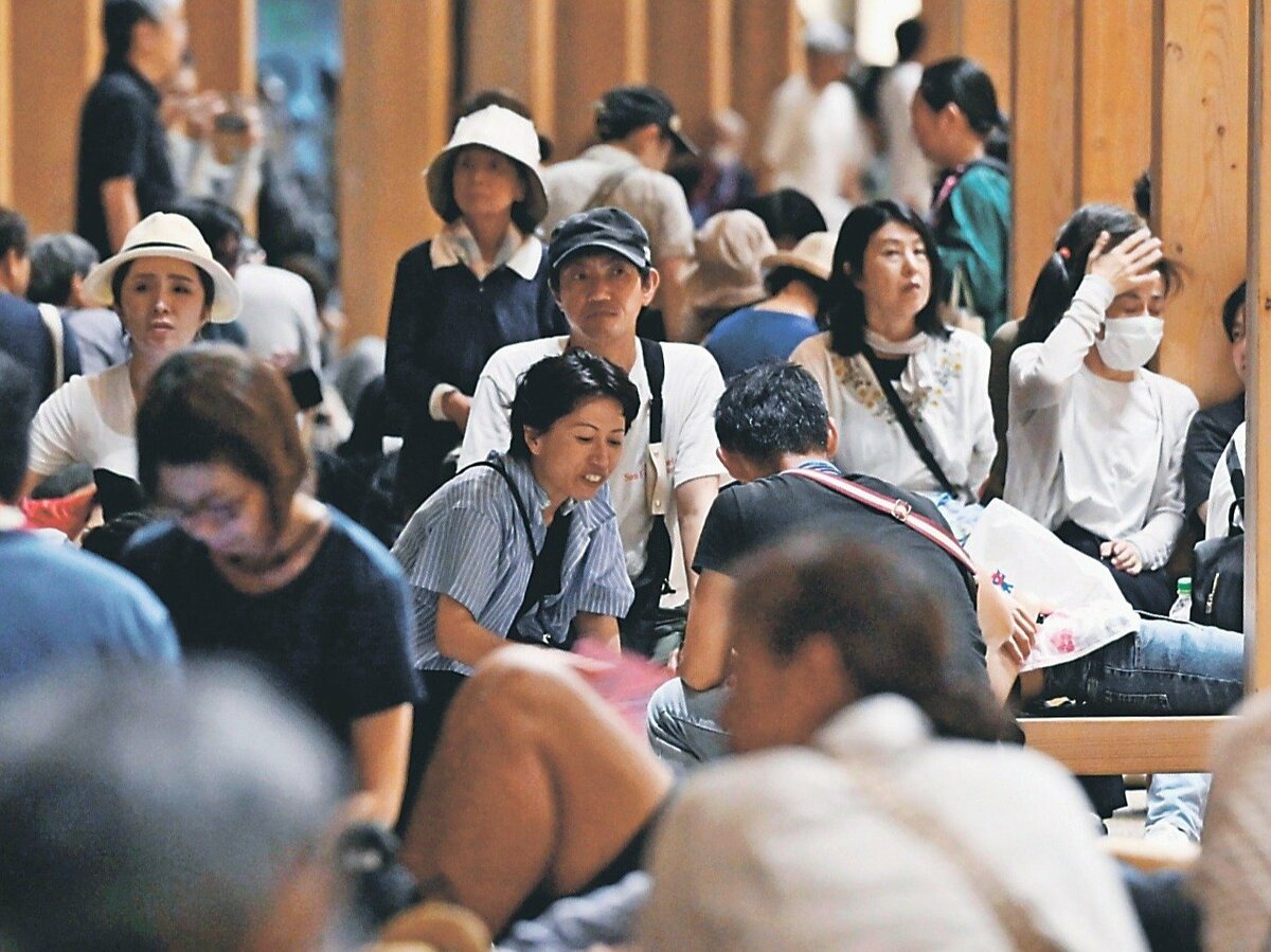 万博、大勢帰れず一夜 地下鉄ストップで一時3万人足止め、気分不良・熱中症疑い36人搬送｜北日本新聞webunプラス