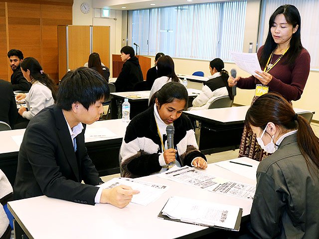 外国人向けの「やさしい日本語」学ぶ 県警、トラブル防止へ初の研修会｜北日本新聞webunプラス