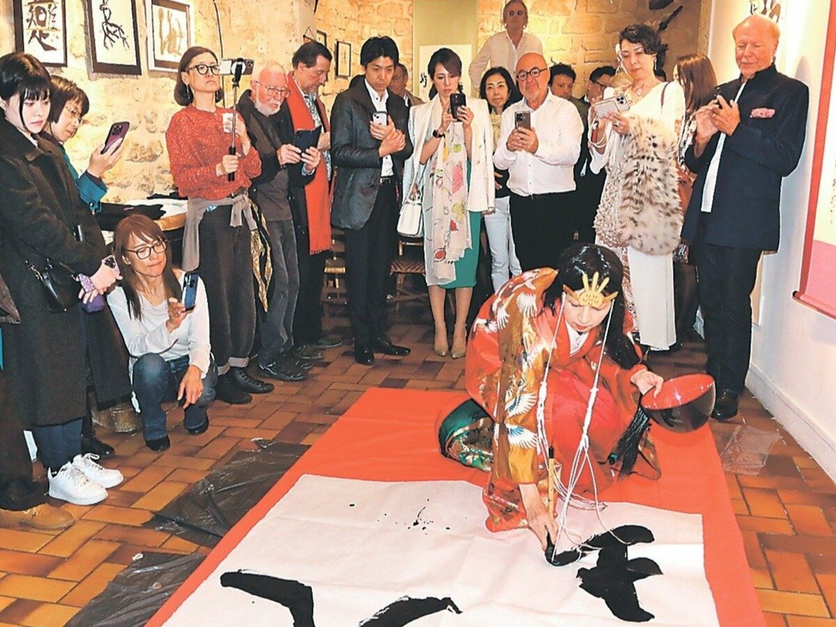 墨の美をパリで紹介 書家の青柳さん、初の海外個展｜北日本新聞webunプラス