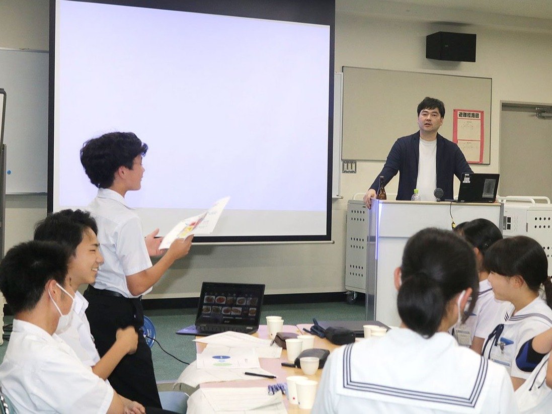 多様な職種の魅力、プロから学ぶ 富山大付属中で「14歳のゼミナール」｜北日本新聞webunプラス