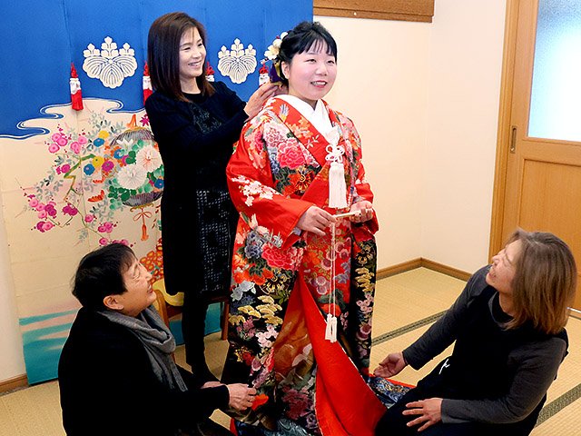 打ち掛け姿、お姫様気分味わって 南砺・じょうはな花庵、4月6日に着付け体験｜北日本新聞webunプラス