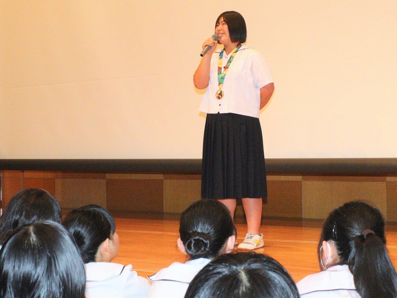 「世界一は応援のおかげ」 U15女子ソフトボール代表高原さん（滑川・早月中2）学校で報告｜北日本新聞webunプラス