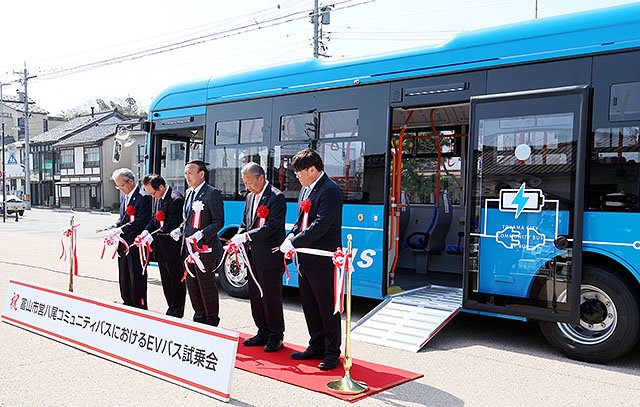 EV市営バス乗り心地快適 富山・八尾地域で試乗会、31日から本格運用｜北日本新聞webunプラス