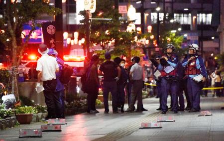 腰と両手に刃物、顔にはお面か｜北日本新聞webunプラス