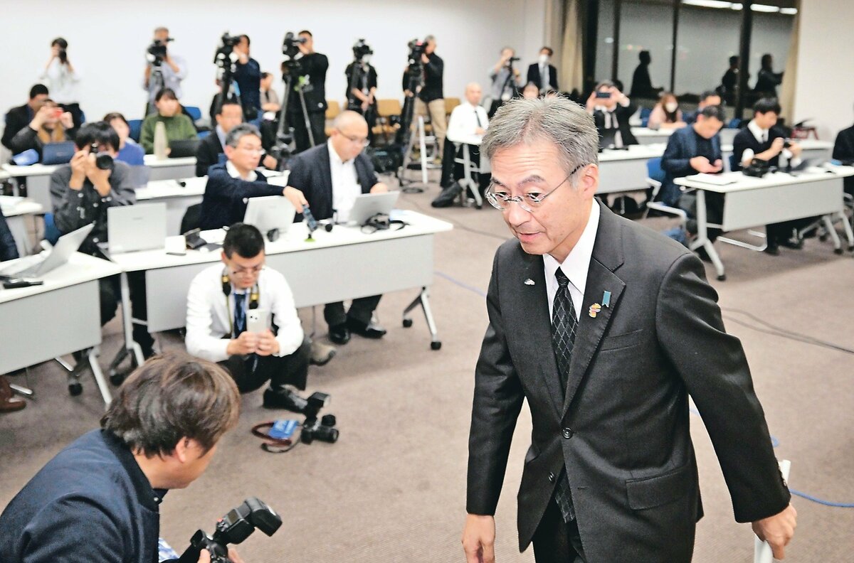 セクハラ「軽口のつもり」 福井知事 辞職表明、5秒頭下げ 内容説明せず｜北日本新聞webunプラス