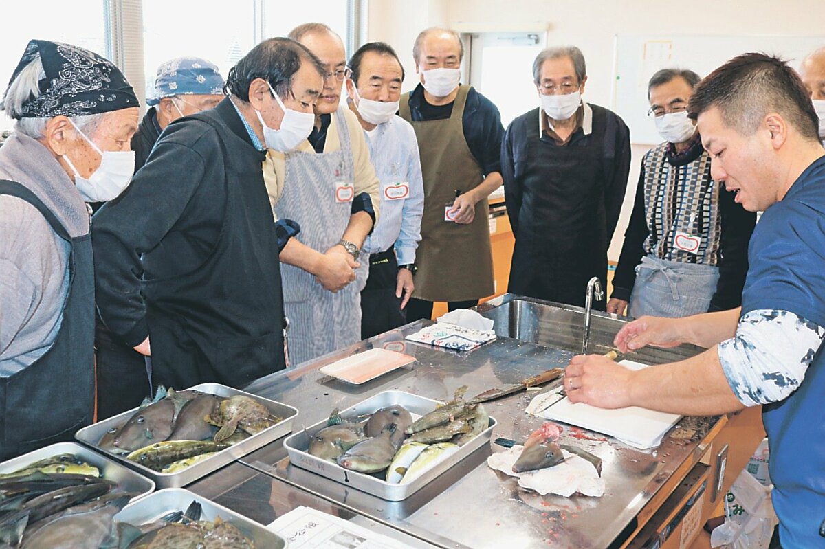 漁師から魚のさばき方学ぶ 射水で男性料理教室、刺し身・かぶす汁作る｜北日本新聞webunプラス