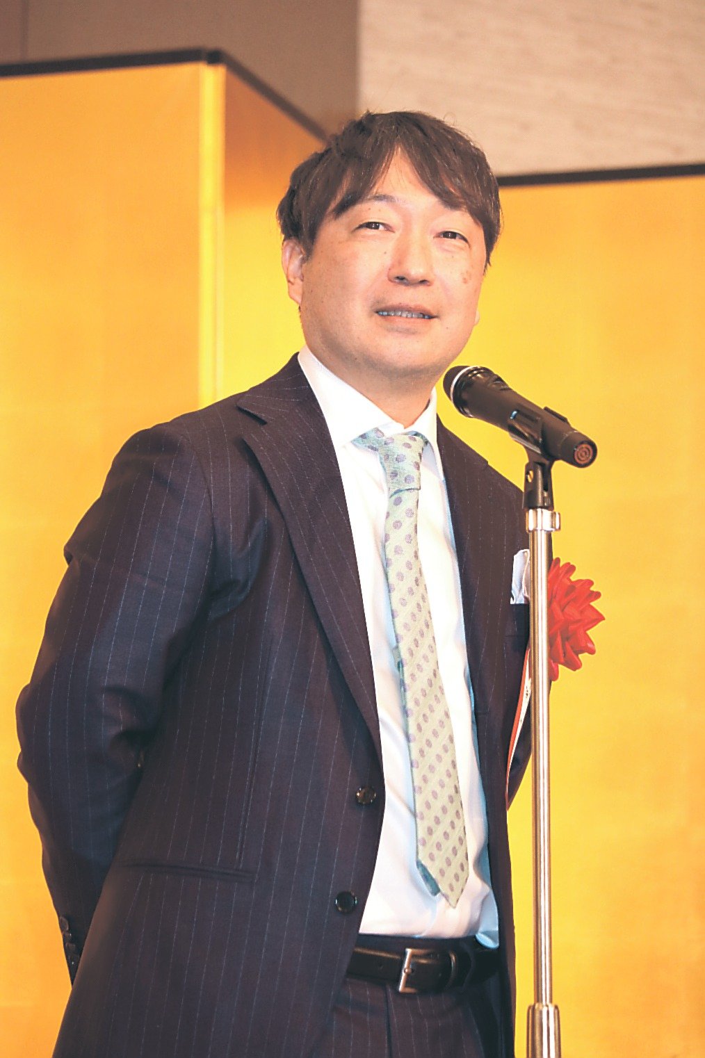 伊与原さん（元富山大助教）「帆を広げ前に進む」 直木賞贈呈式で決意｜北日本新聞webunプラス