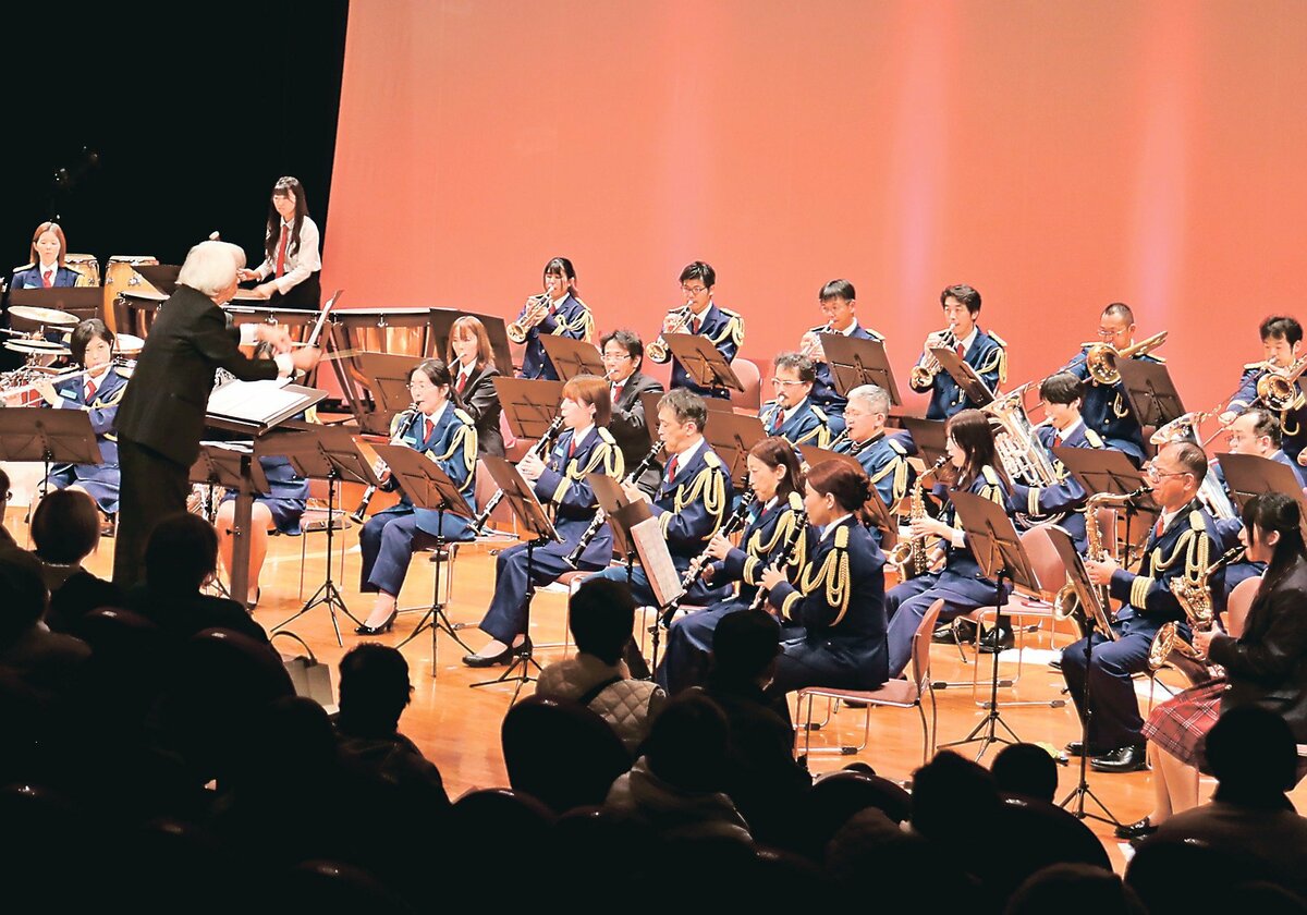 初代隊長の指揮で演奏 南砺市消防団音楽隊、結成20周年祝う｜北日本新聞webunプラス