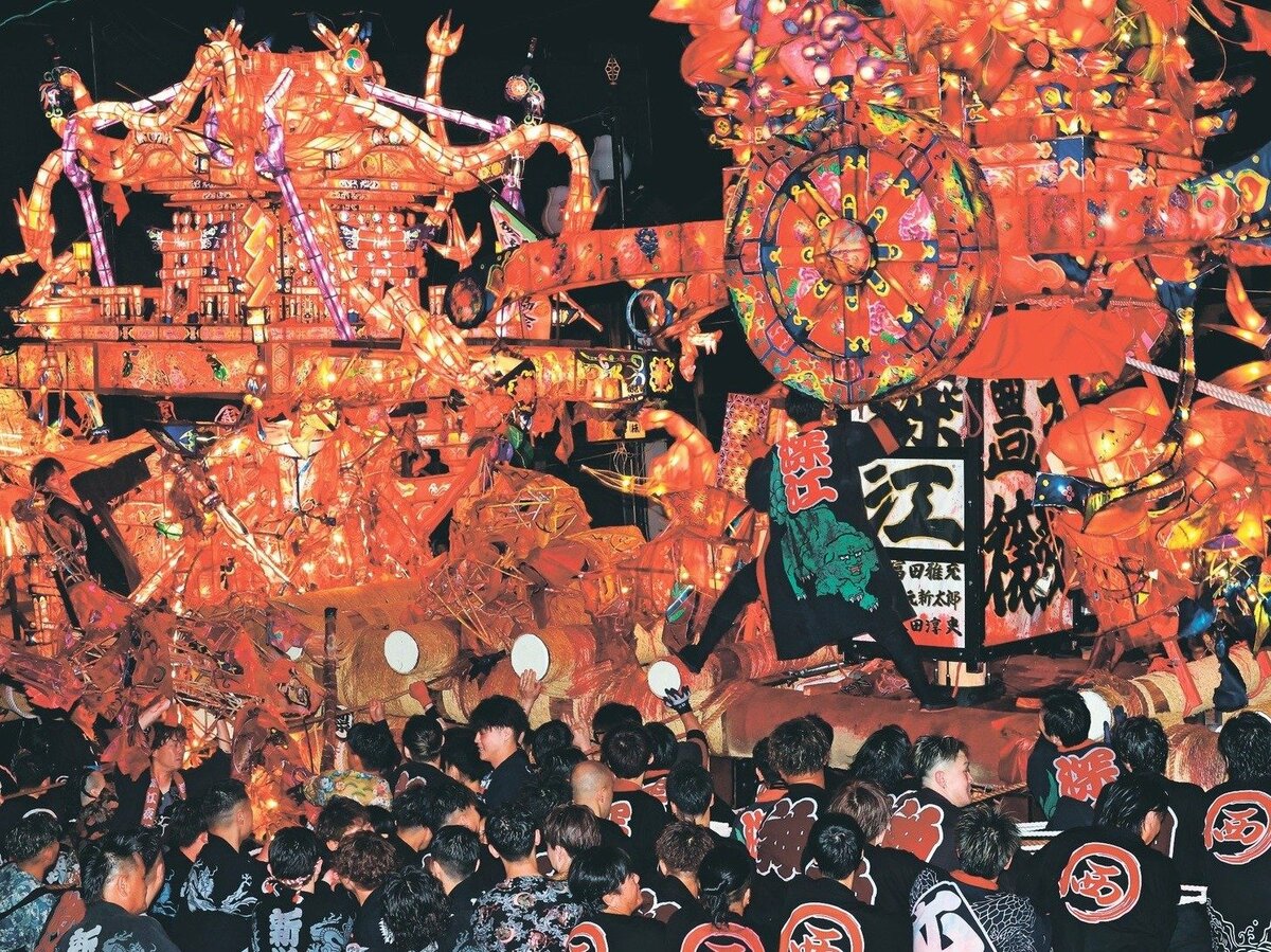 大行燈3ヵ所で激突 となみ夜高まつり最終日｜北日本新聞webunプラス