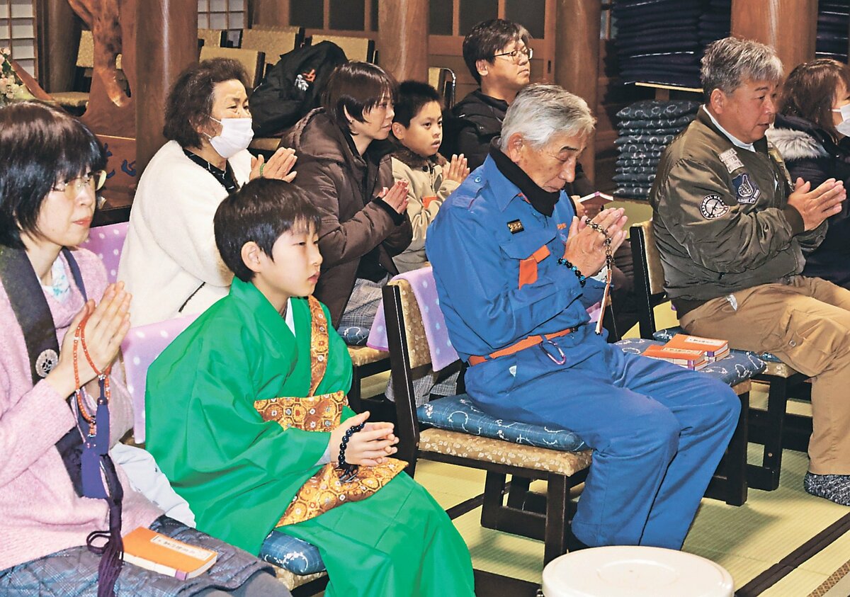 離れても絆変わらない、能登半島地震1年 転出進む氷見・姿地区、新年祝い修正会｜北日本新聞webunプラス