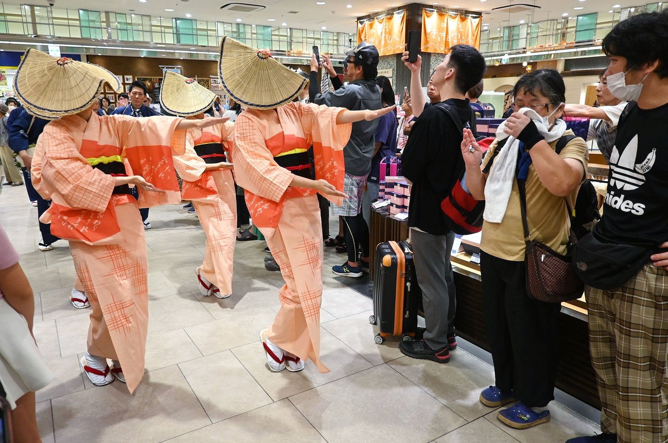一足早くおわらムード 富山駅で「風の盆前々々々々々々々夜祭」｜北日本新聞webunプラス
