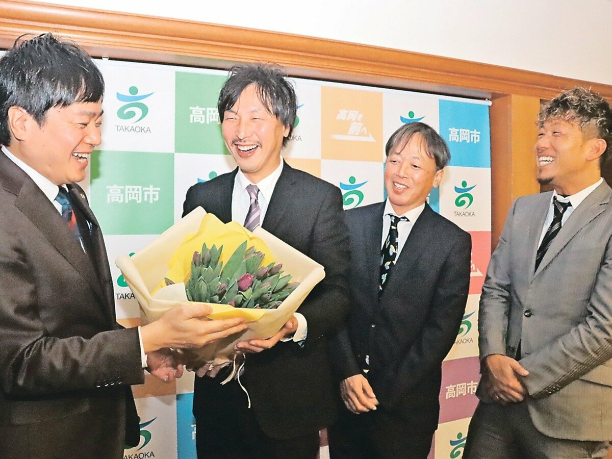 高岡産チューリップ出荷、角田市長に魅力PR 市切花生産部会｜北日本新聞webunプラス