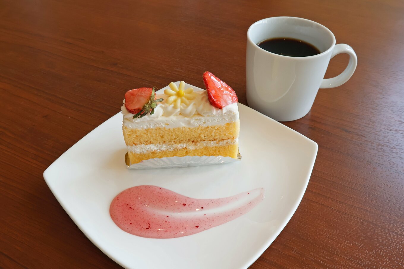 【注目の店】空間生かした開放的なカフェ 黒部名水ポークのカレーも「COLARE COFFEE（コラーレコーヒー）」（黒部市）｜北日本新聞webunプラス