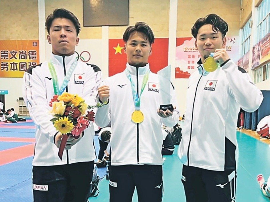 国士舘大 藤田（高岡出身）らV 空手東アジア選手権団体形｜北日本新聞webunプラス