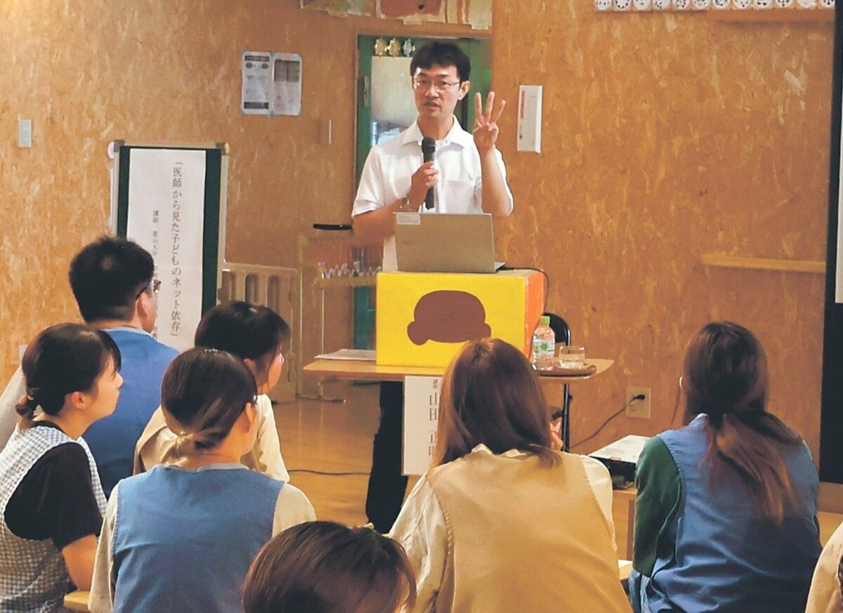 ＜すくすくとやま＞スマホ編（中）ごっこ遊びで動画見るしぐさ 専門家「利用開始 16歳ごろ理想」｜北日本新聞webunプラス