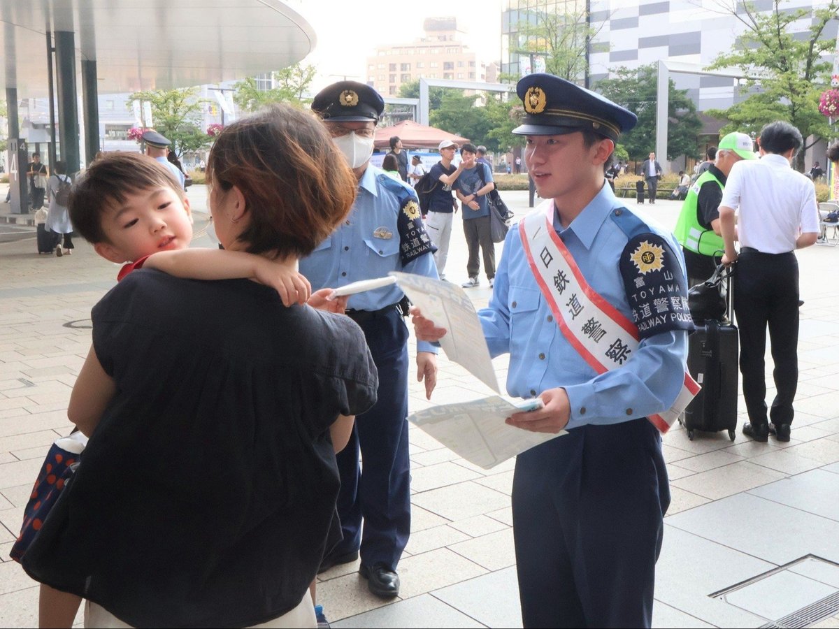 盗撮・痴漢撲滅へ学生がチラシ配布 県警が富山駅でキャンペーン｜北日本新聞webunプラス
