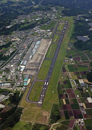 鹿児島空港で日航機パンク｜北日本新聞webunプラス