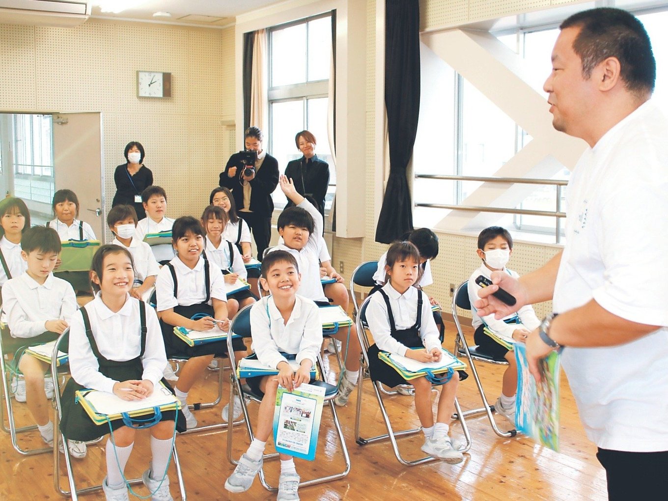 服と環境問題考えて ゴールドウイン（小矢部）、市内の小中学校で出前授業｜北日本新聞webunプラス