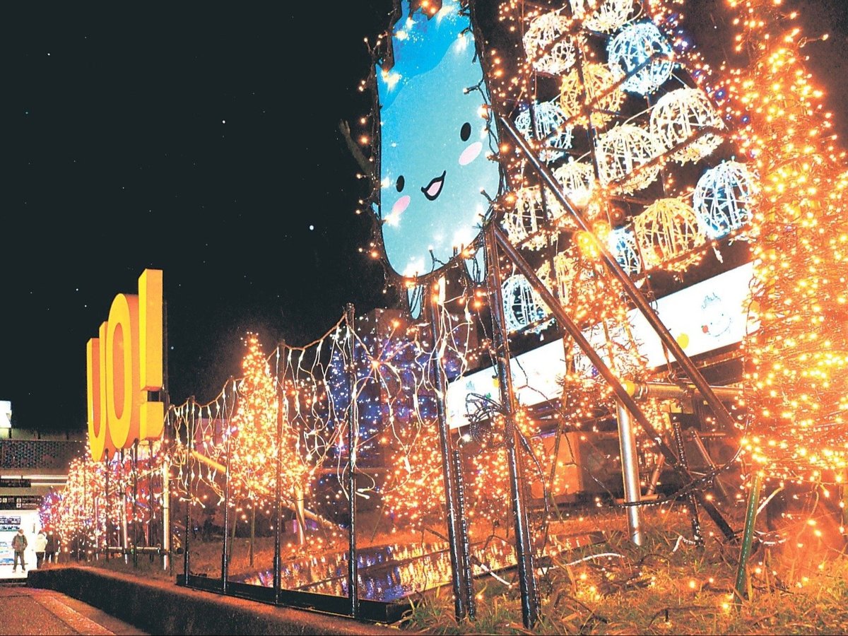 イルミラージュUOZU、たてもんオブジェ輝く 魚津駅前で電球4万個｜北日本新聞webunプラス