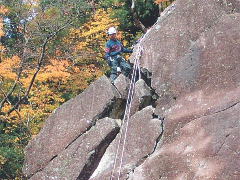 岩壁の遭難者救え 立山で県警山岳警備隊訓練｜北日本新聞webunプラス