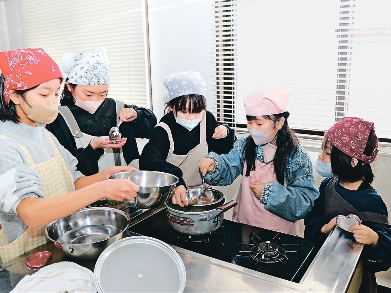 手作りチョコできた 南砺の児童、洋菓子店シェフから手ほどき｜北日本新聞webunプラス