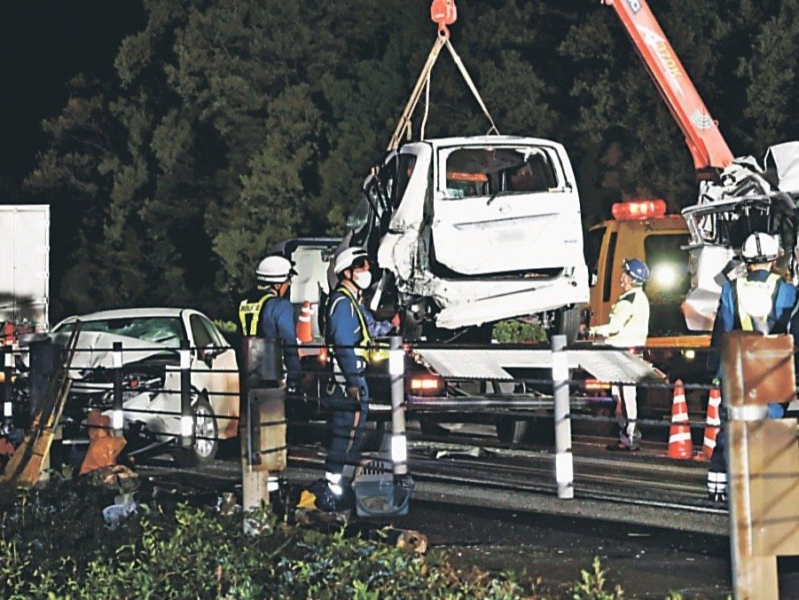 東北道で逆走、3人死亡 栃木、42歳男性2キロ以上走行｜北日本新聞webunプラス