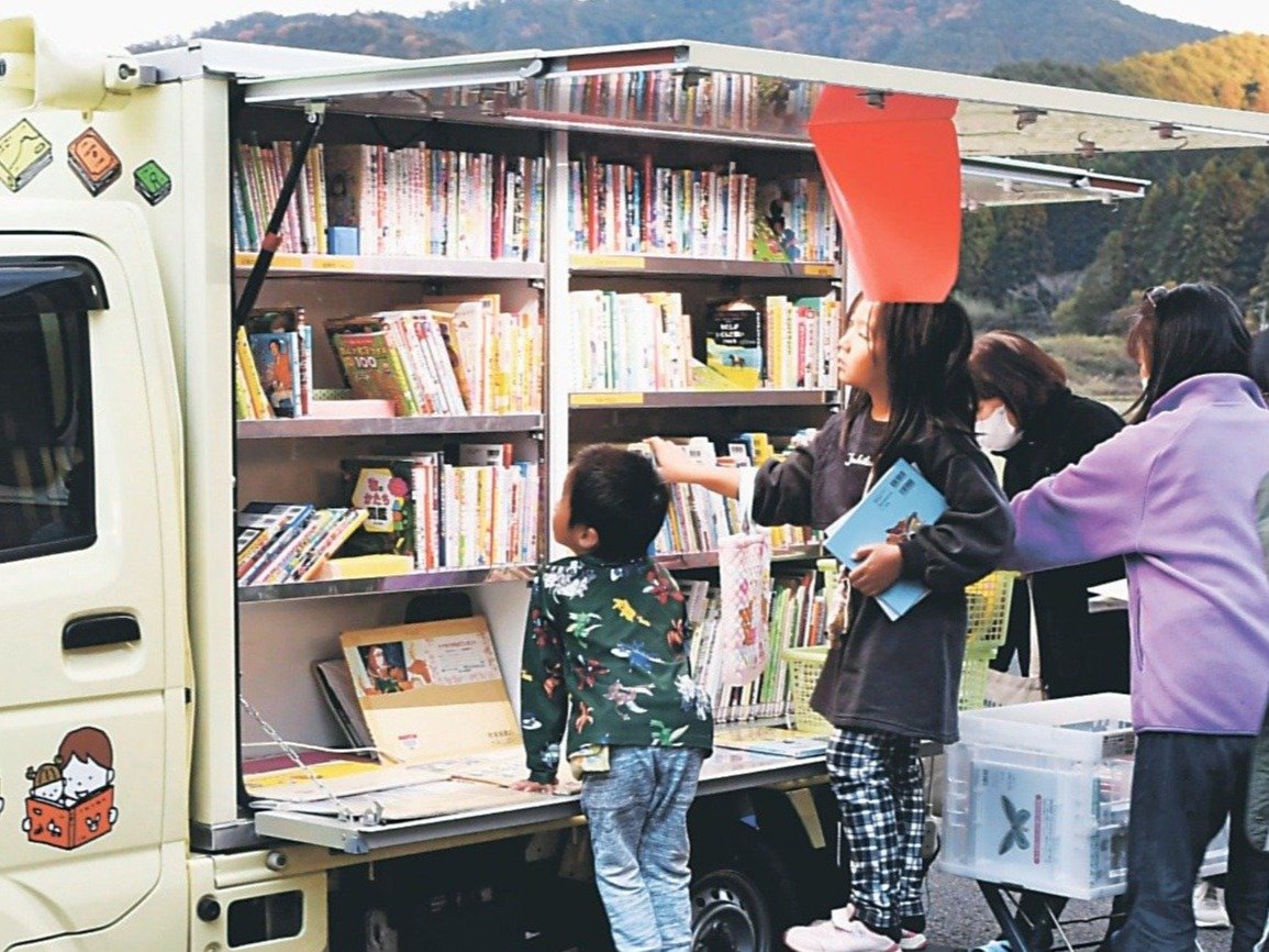 ＜図書館最前線＞2 高知・四万十町立図書館軽トラ導入、機動力発揮｜北日本新聞webunプラス