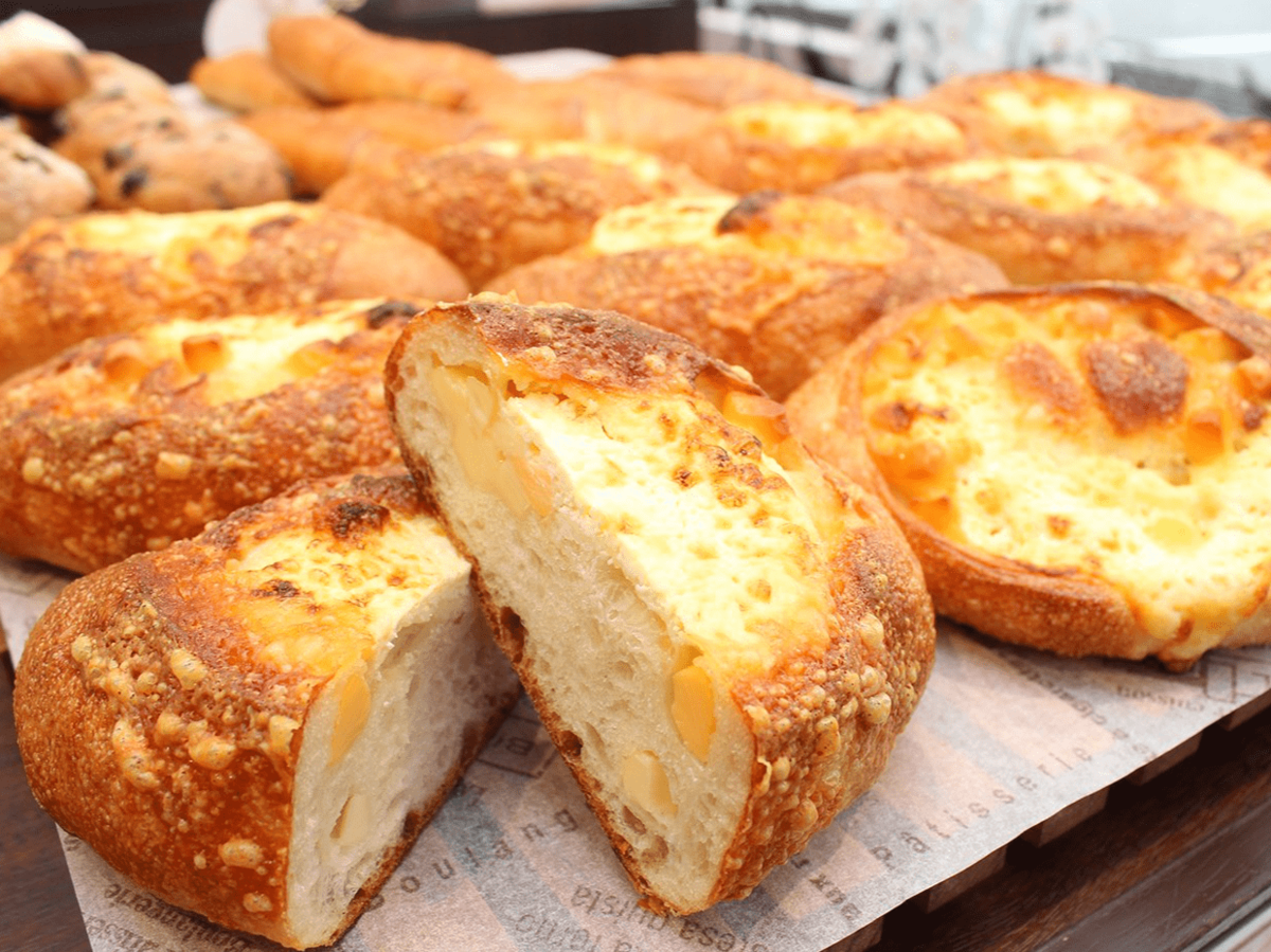 【注目の店】チーズ好き必見のハード系パン 「ブーランジェリー パニフィエ」（富山市）｜北日本新聞webunプラス