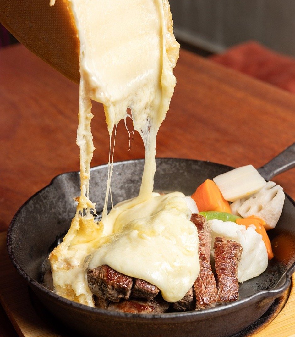 【特集】冬はとろみで温まる②（煮込みラーメン、シカゴピザ）｜北日本新聞webunプラス