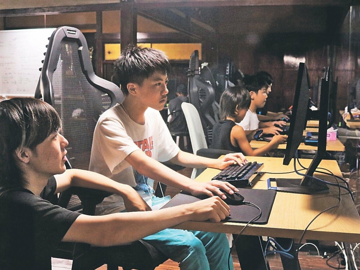 プロからeスポーツ学ぶ 滑川でゲーミングキャンプ、小中学生ら交流｜北日本新聞webunプラス