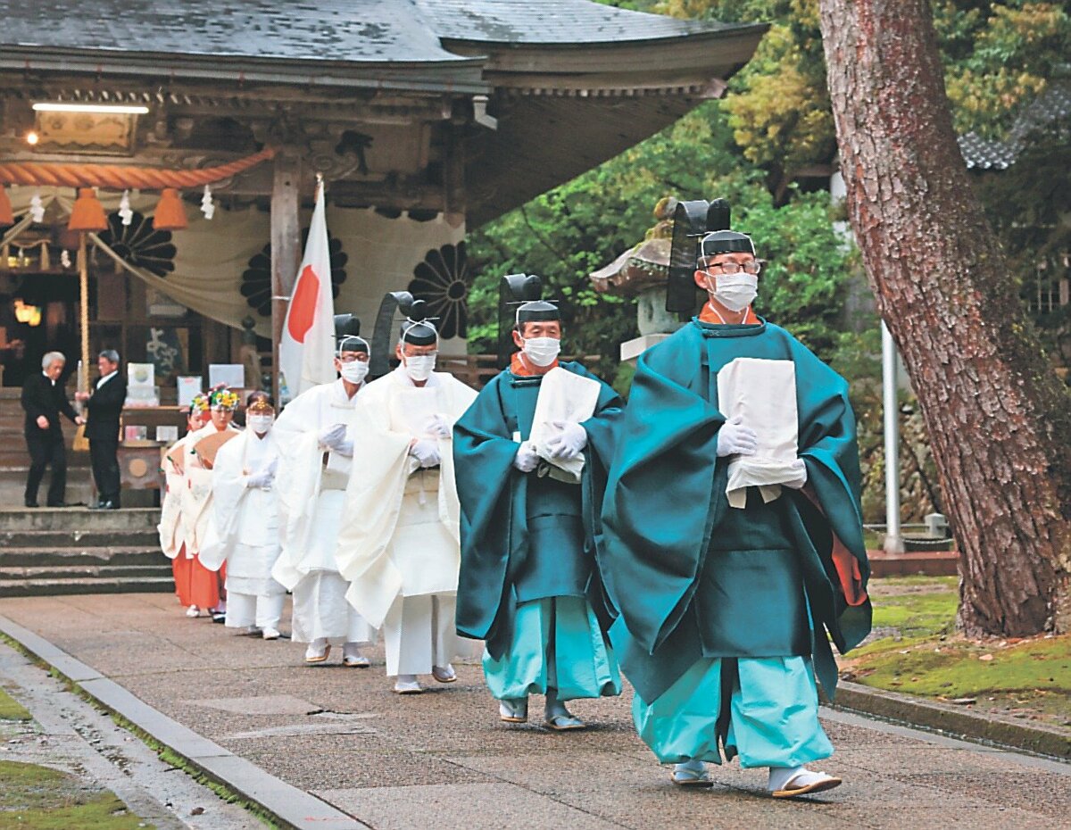 南砺で3日よいやさ祭り、みこしに「神様」移す 井波八幡宮｜北日本新聞webunプラス