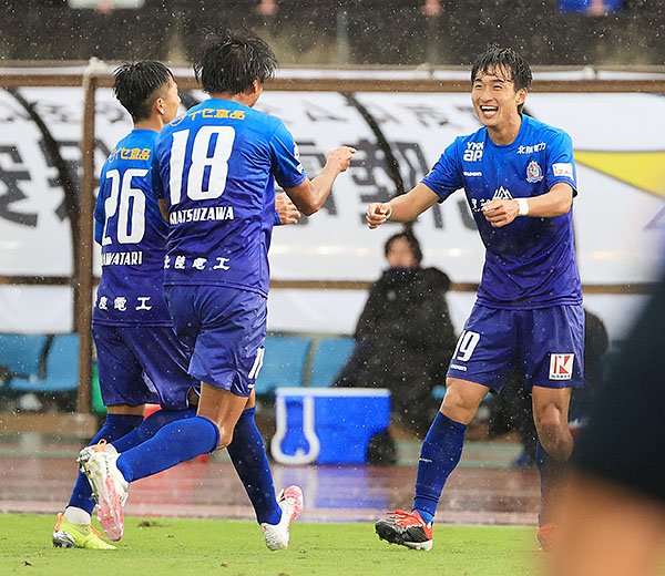 カターレ、後半猛攻で3発快勝 4試合ぶり白星｜北日本新聞webunプラス