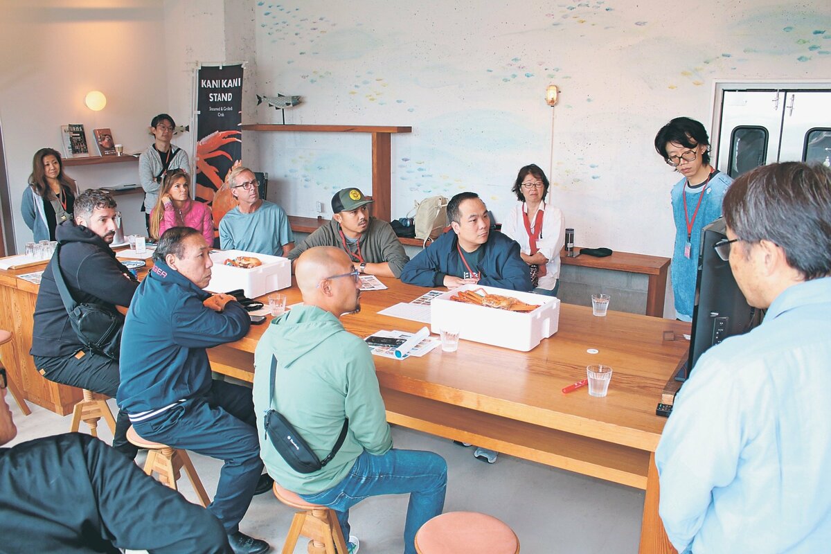 富山湾の魚に理解深める 射水で海外日本食レストランオーナーら、競り見学し漁業者と交流｜北日本新聞webunプラス