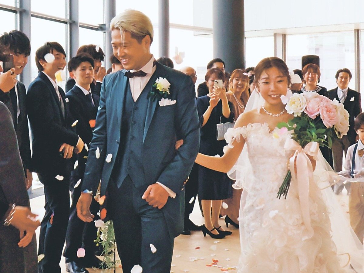 アートと景観眺め愛誓う 富山の中村さん・齊藤さんが県美術館で結婚式、来館者も祝福｜北日本新聞webunプラス