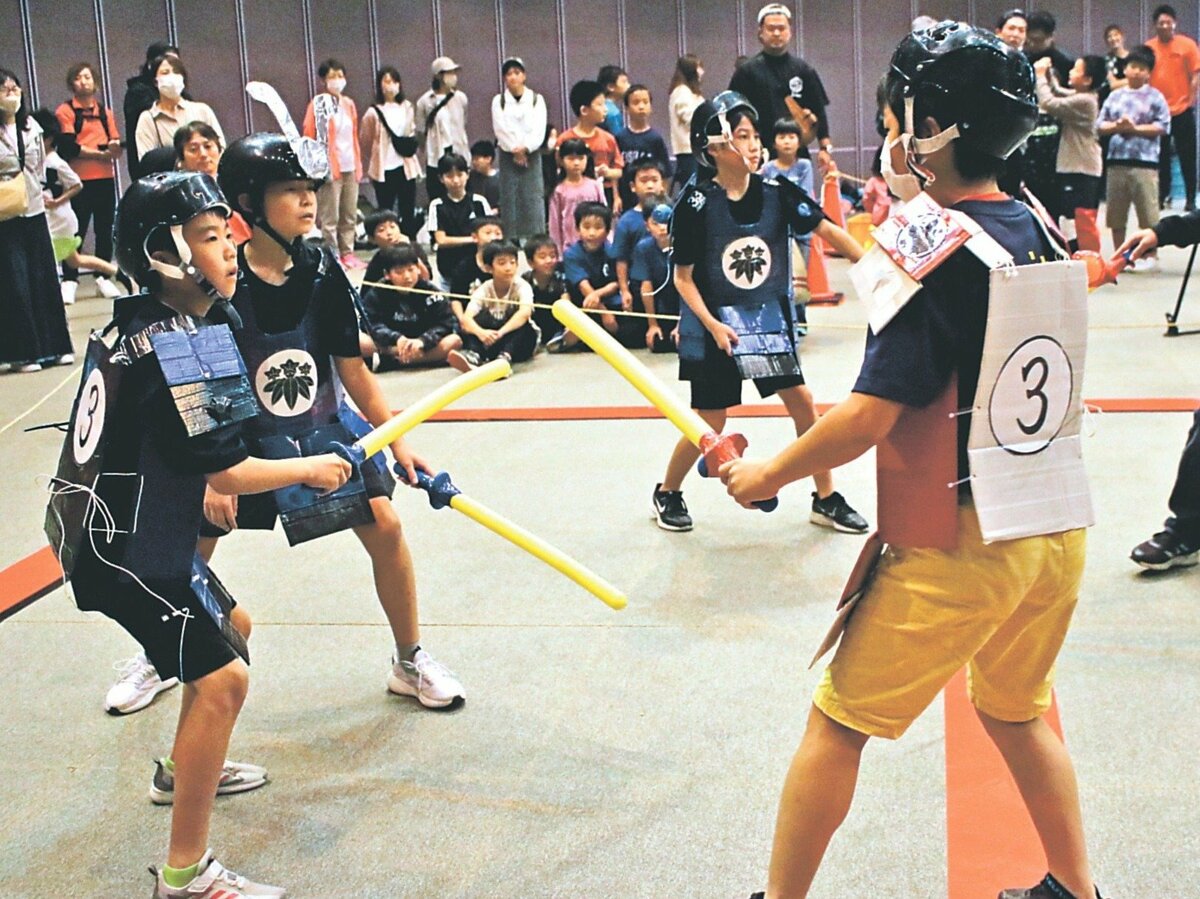 気分は武将、いざ勝負 小矢部でスポーツチャンバラ、「源平火牛まつり」代替イベント｜北日本新聞webunプラス