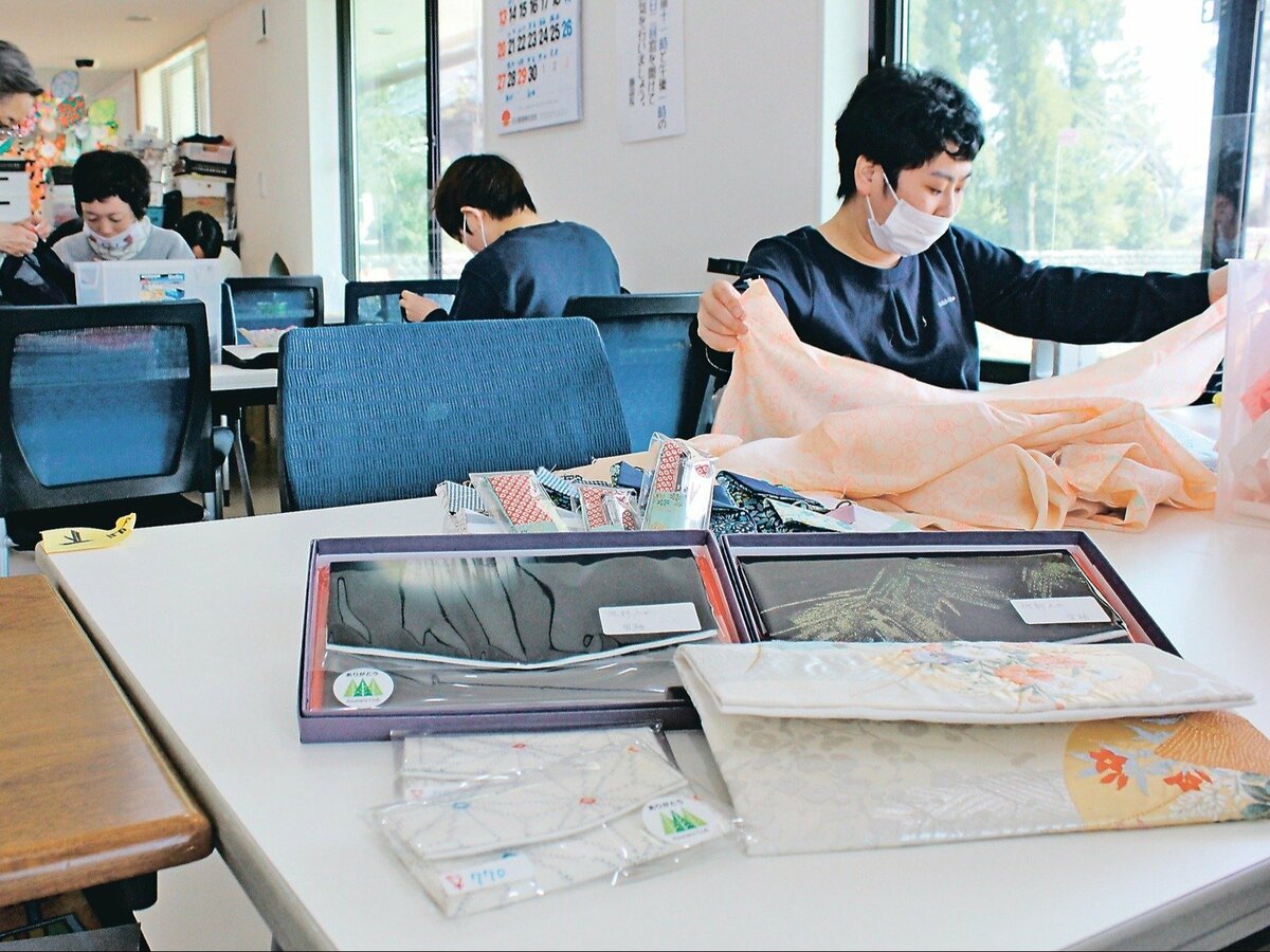 古い着物を小物に再生 滑川の就労支援B型事業所、販路広げ工賃増目指す｜北日本新聞webunプラス