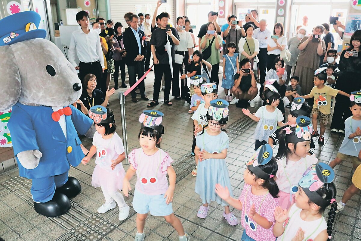 「くろワンきっぷ」出発！ 黒部市内の地鉄電車・路線バスが1日500円で乗り放題｜北日本新聞webunプラス