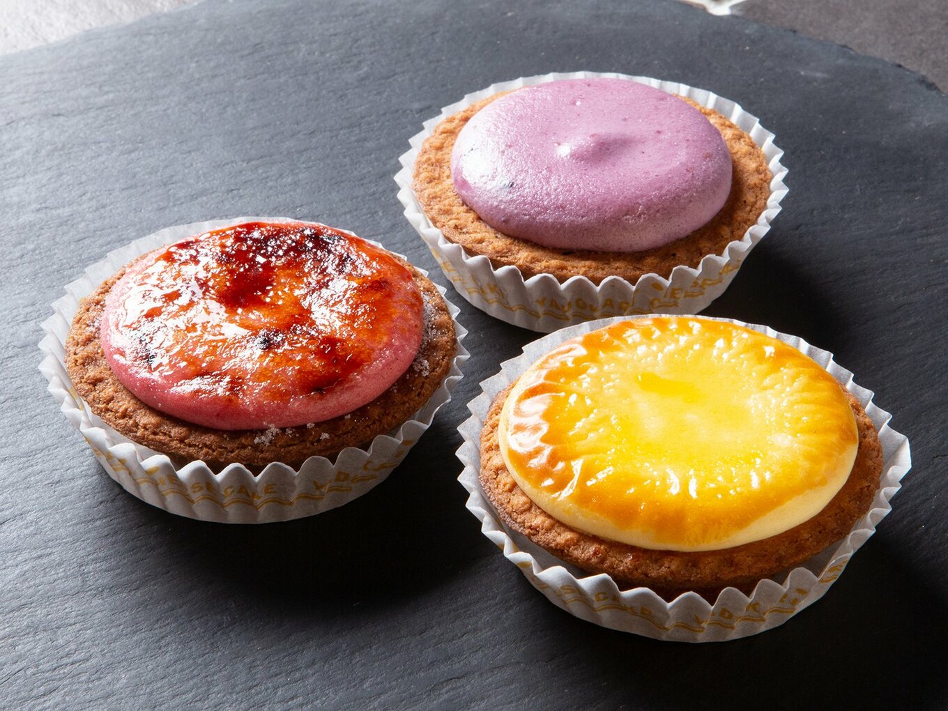 解凍が楽しみ！真夜中のチーズケーキ＆作りたてを急速冷凍ふんわり濃茶サンド【食べ頃待つ幸せ。富山の冷凍スイーツ特集1】｜北日本新聞webunプラス