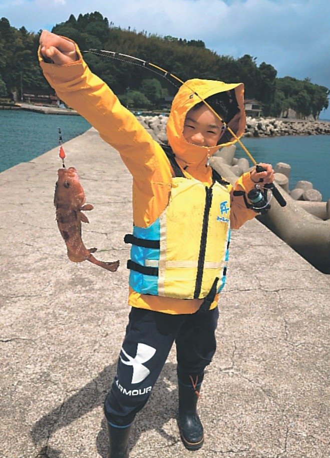 釣果はいけんキジハタ体長27センチ 宮森幹太さん（12）小矢部市水島｜北日本新聞webunプラス